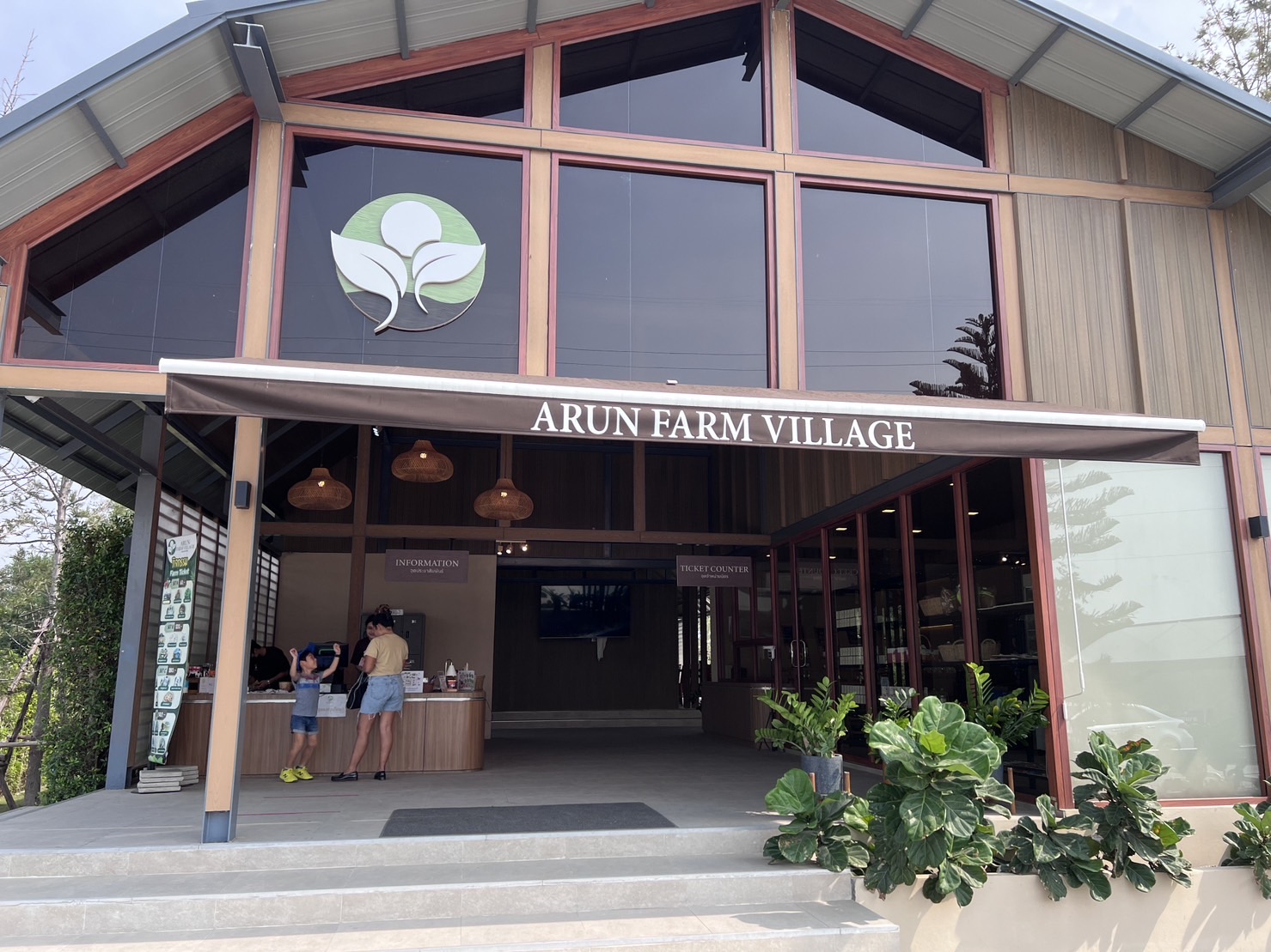 【子供が喜ぶバンコク郊外の農園】タイでカピバラと遊ぶ チョンブリー県のアルンファームビレッジ （ARUN FARM VILLAGE ...